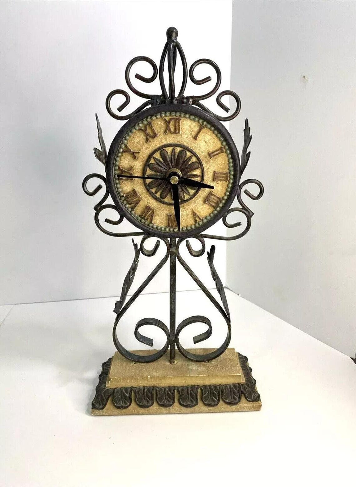 Standing Quartz Mantel / Shelf Clock Metal Antique Style Edinburgh ...