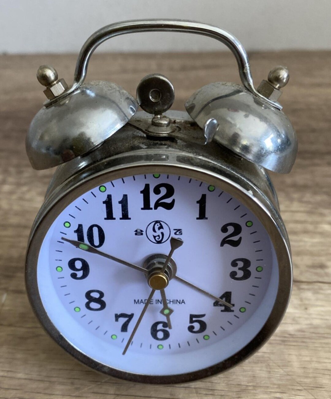 Metal Double Bell Wind up Alarm Clock Chrome 4"x2" Glow Numbers & Hands ...