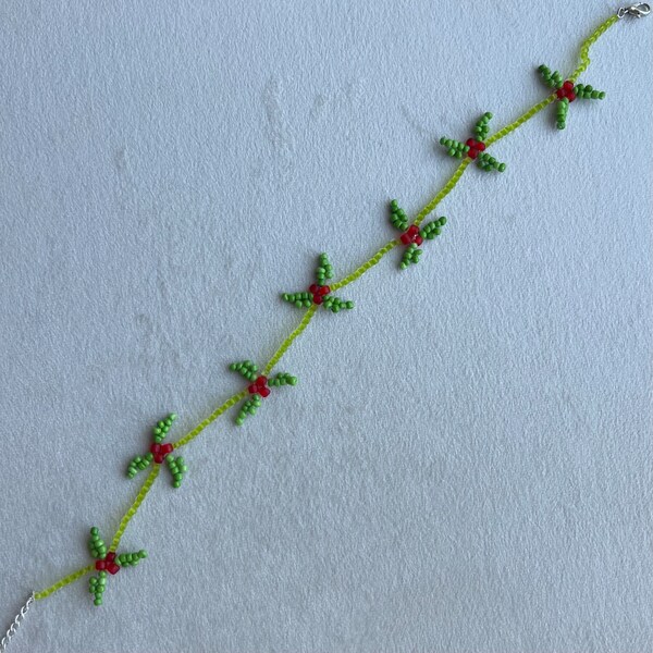 Holly Leaf Necklace - Etsy
