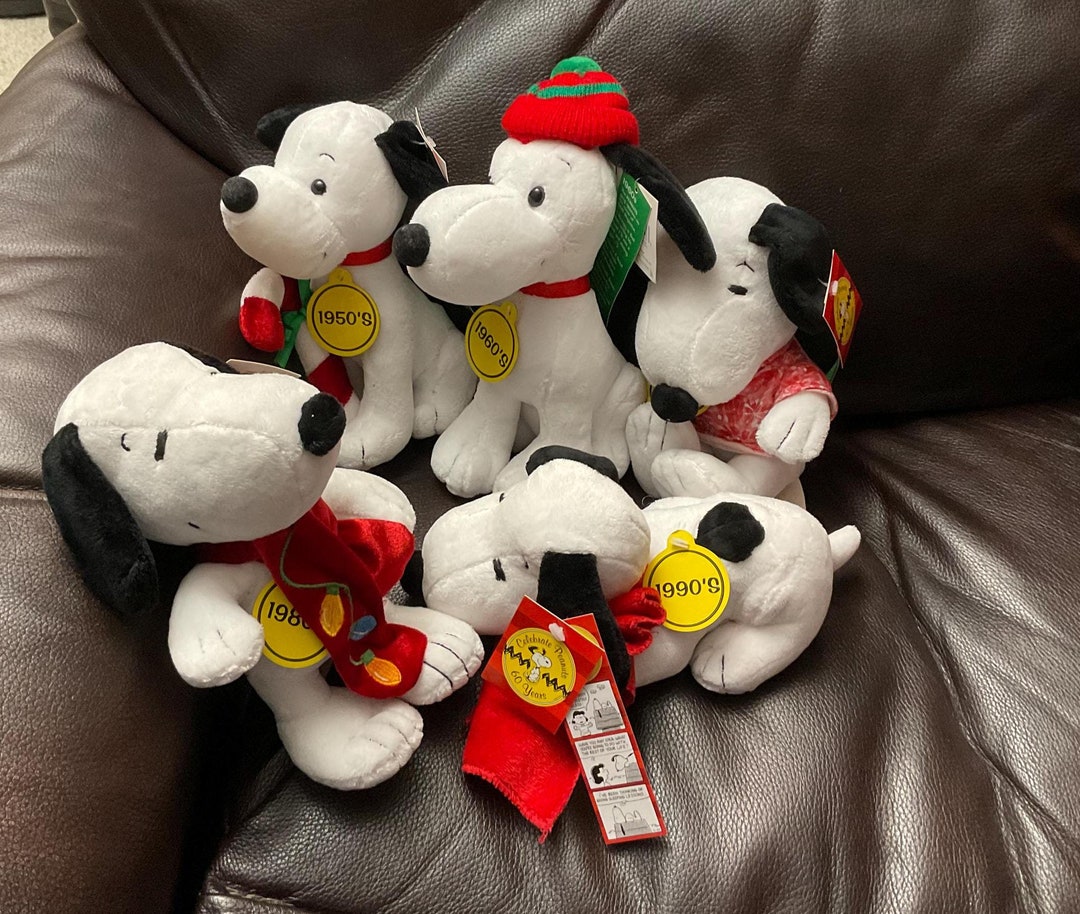 Peanuts Plush Christmas Set of 5 Snoopy Dolls - Plush Snoopy for Each ...