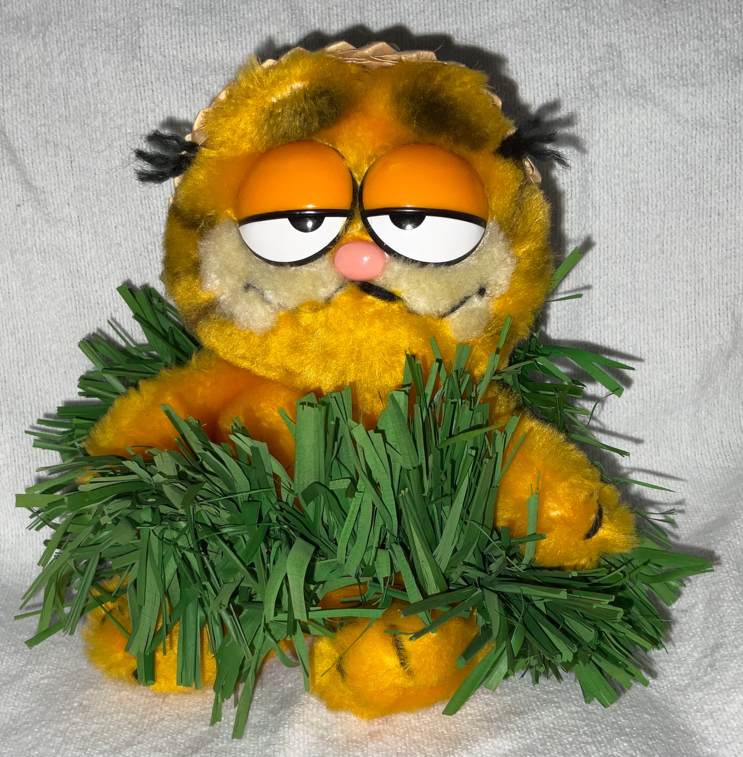 Vintage Plush Garfield the Cat Wearing Hawaii Straw Hat and a Grass ...