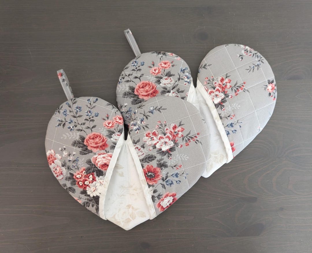 Floral Heart Oven Mitts: Quilted Kitchen Decor, Valentine Decor - Etsy