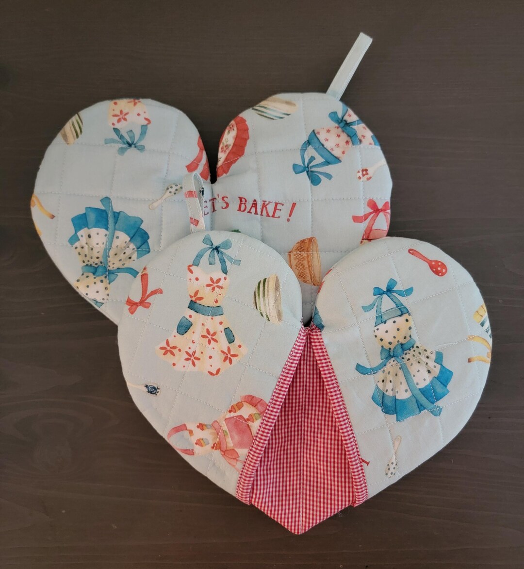 Quilted Heart Oven Mitts: Vintage Apron Print Pot Holders (set of 2) - Etsy