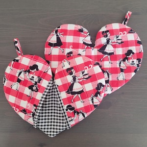 Sweet Heart Oven Mitts, Set of Two Quilted Retro Pot Holders, Retro ...