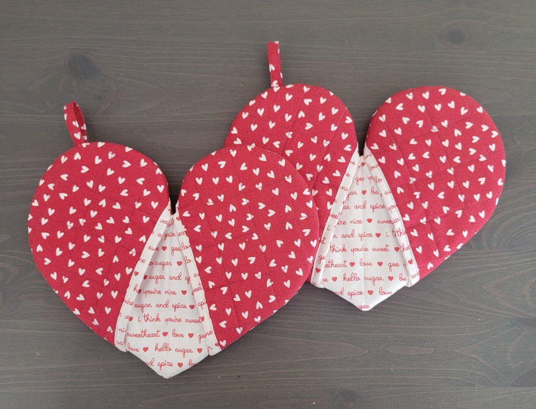 Quilted Heart Oven Mitts, Set of Two, Valentine's Day Decor - Etsy