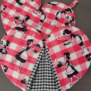 Sweet Heart Oven Mitts, Set of Two Quilted Retro Pot Holders, Retro ...