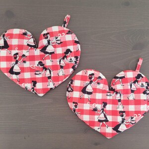 Sweet Heart Oven Mitts, Set of Two Quilted Retro Pot Holders, Retro ...