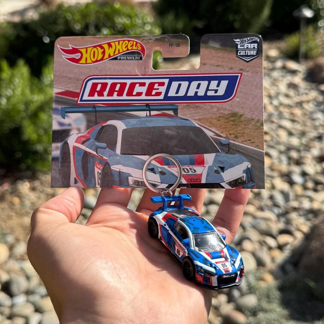 Audi R8 Keychain - Etsy