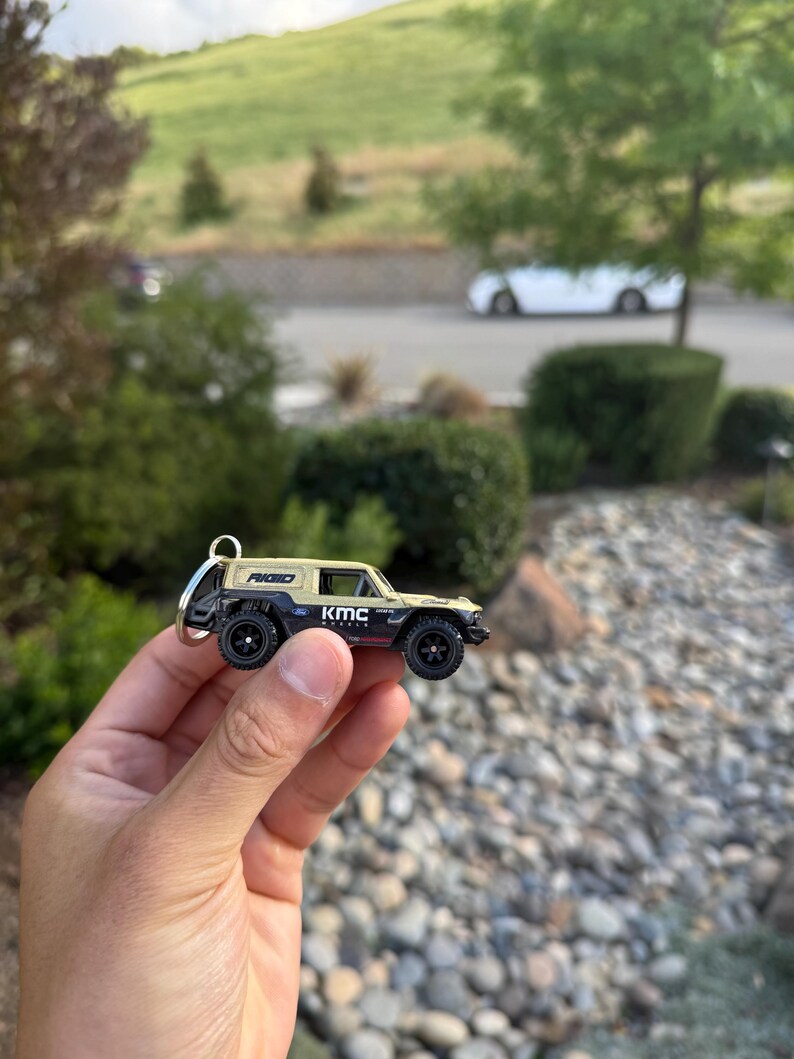 Ford Bronco Raptor Keychain, Gold Bronco Keyring - Etsy
