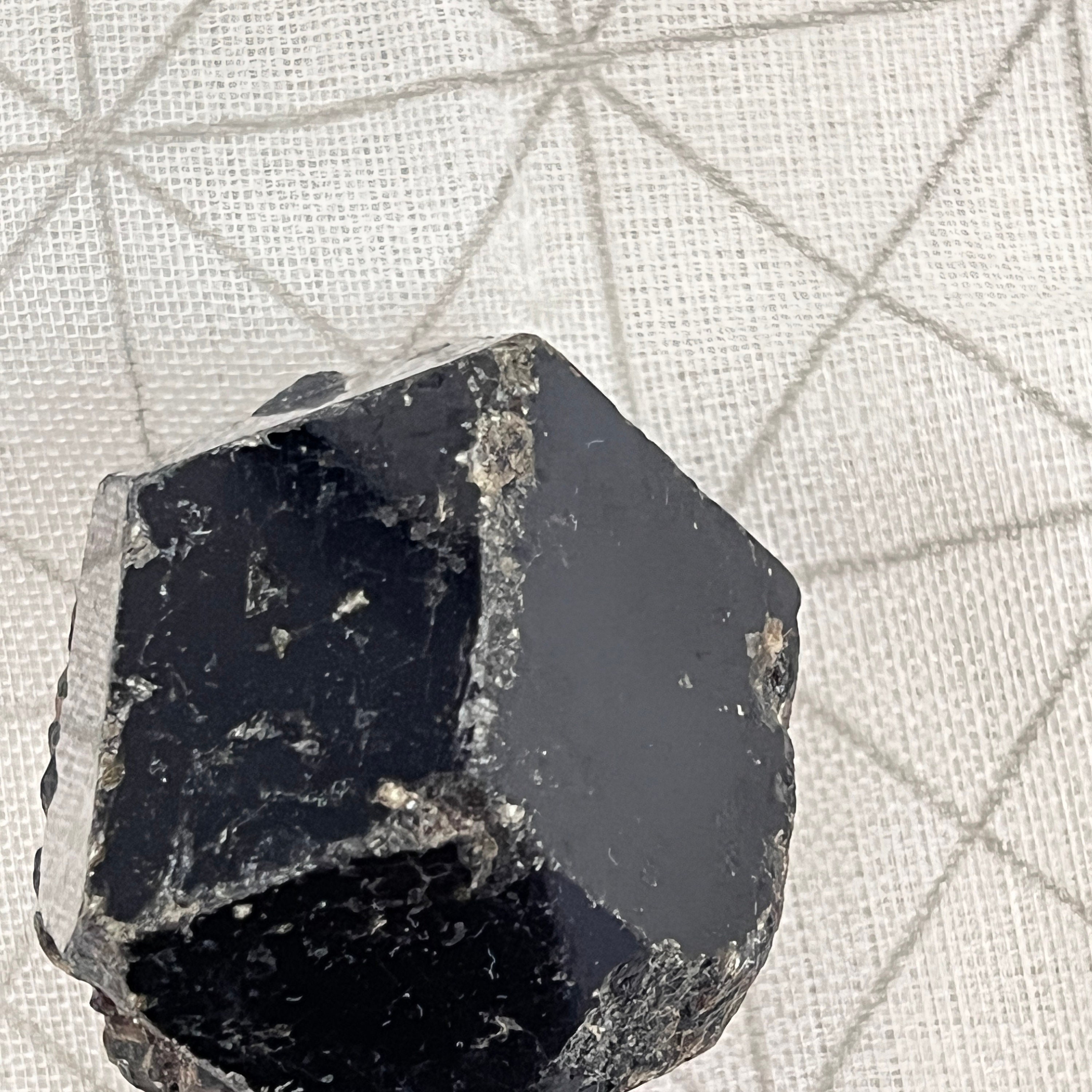 Melanite Garnet. Intense Luster and Geometry - Etsy