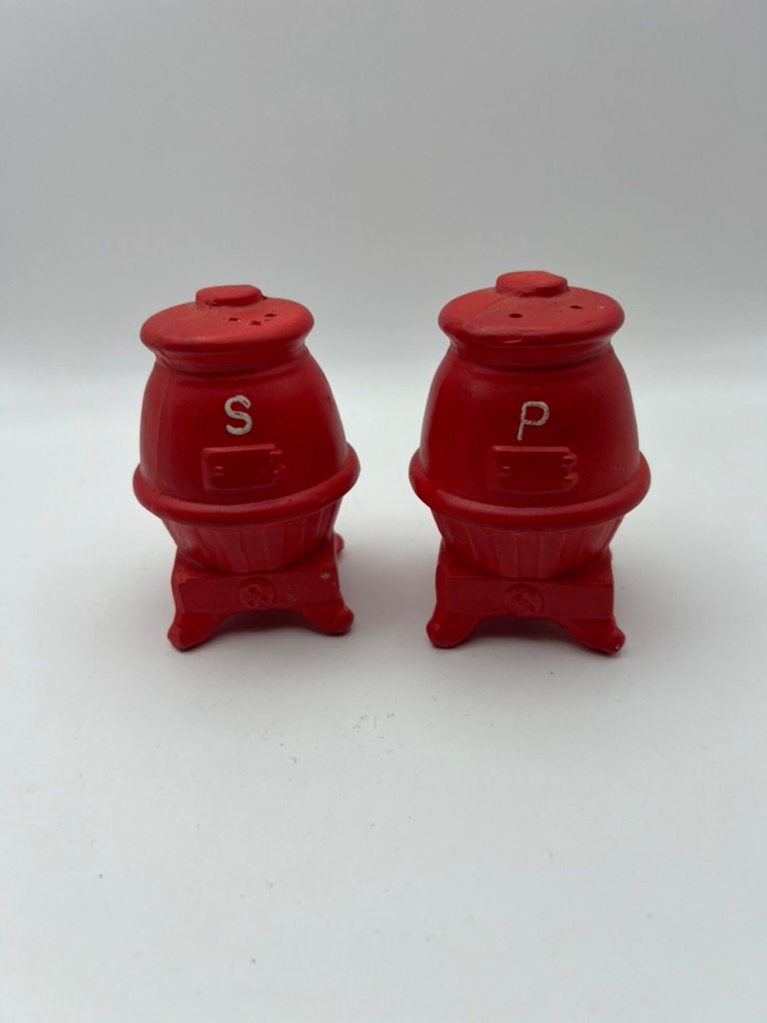 Vintage Ceramic Red Old School Wood Burning Stove Salt & Peppershakers ...