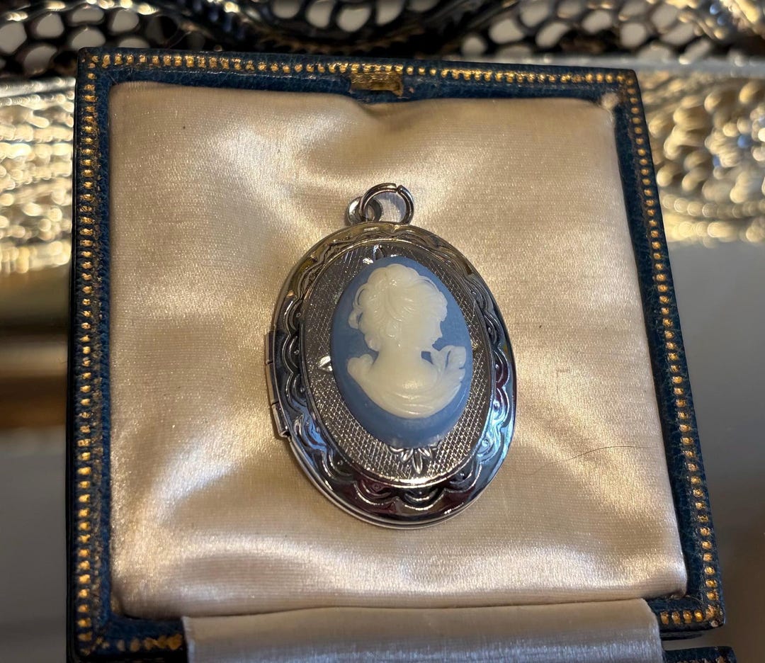 Beautiful Vintage Style Cameo Wedgwood Inpsired Locket - Cameo ...
