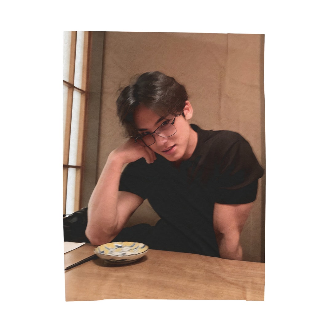 SVT Mingyu Boyfriend Photo Blanket, Mingyu Seventeen Blanket, Mingyu ...