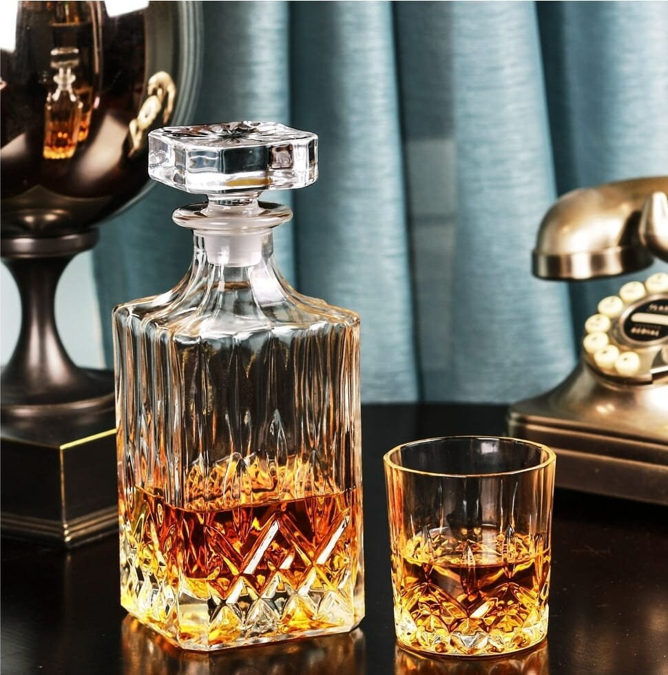5 Piece Decanter & Glass Set for Bourbon, Scotch, Vodka, Rum or Whisky ...