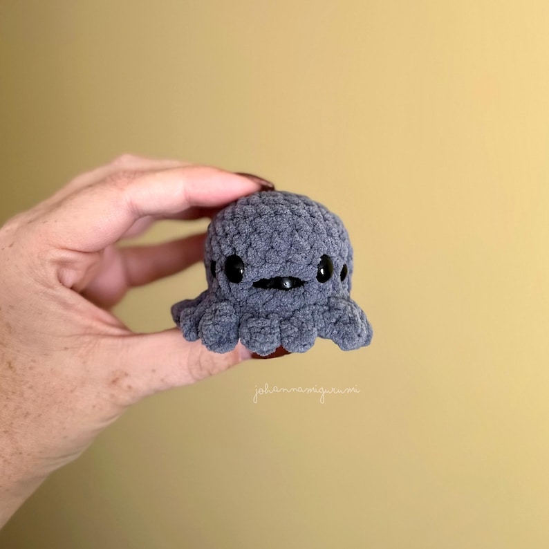 CROCHET PATTERN - Spider Stress Ball | No Sew | Amigurumi Crochet ...