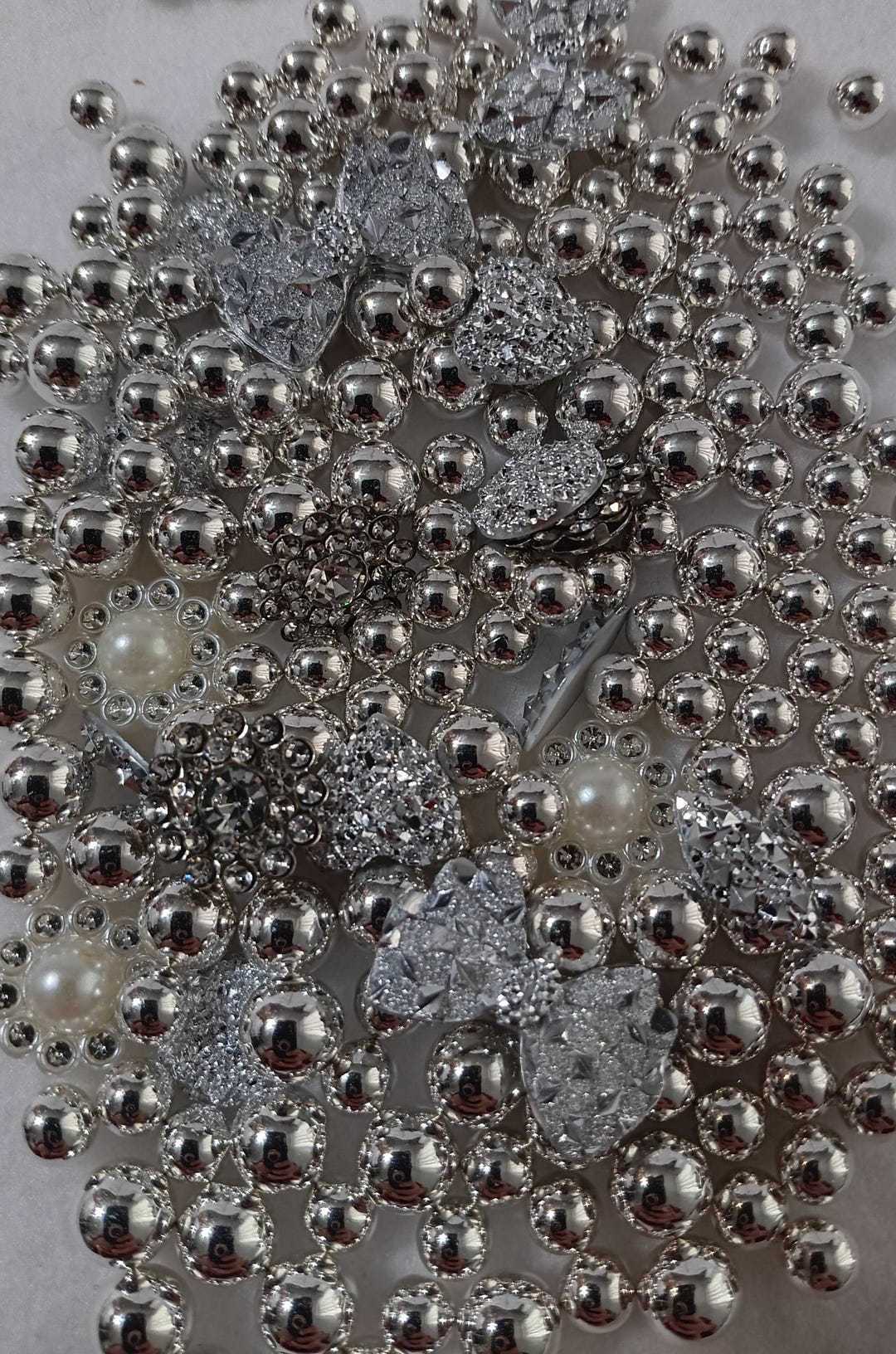 Silver Peril Mix With Bows, Gems, Pearls, Circle & Diamond Shapes Mix ...