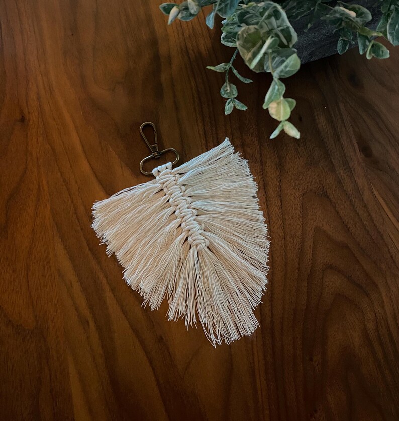 Boho Keychain, Macramé Feathered Keychain, Cotton Macramé Art, - Etsy