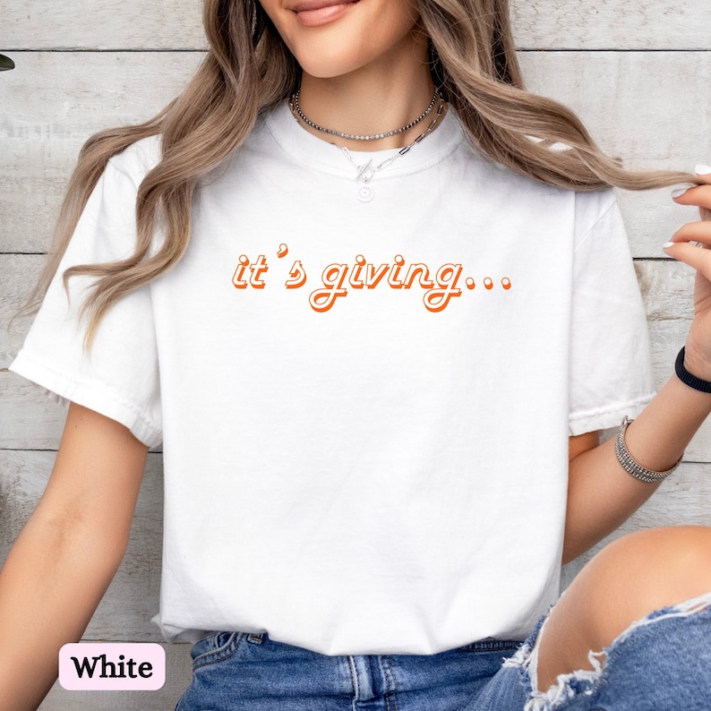 It's Giving... T-shirt Trendy Tee Meme Tee It's Giving Shirt It's ...
