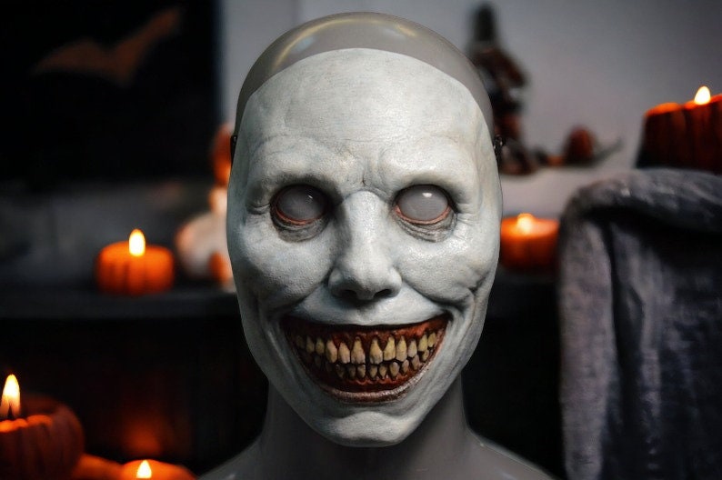 Smiley Mask Horror