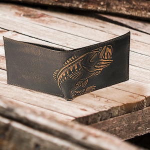 Bass Men's Bifold Leather Wallet. Brown Burnished Full Grain Finish ...