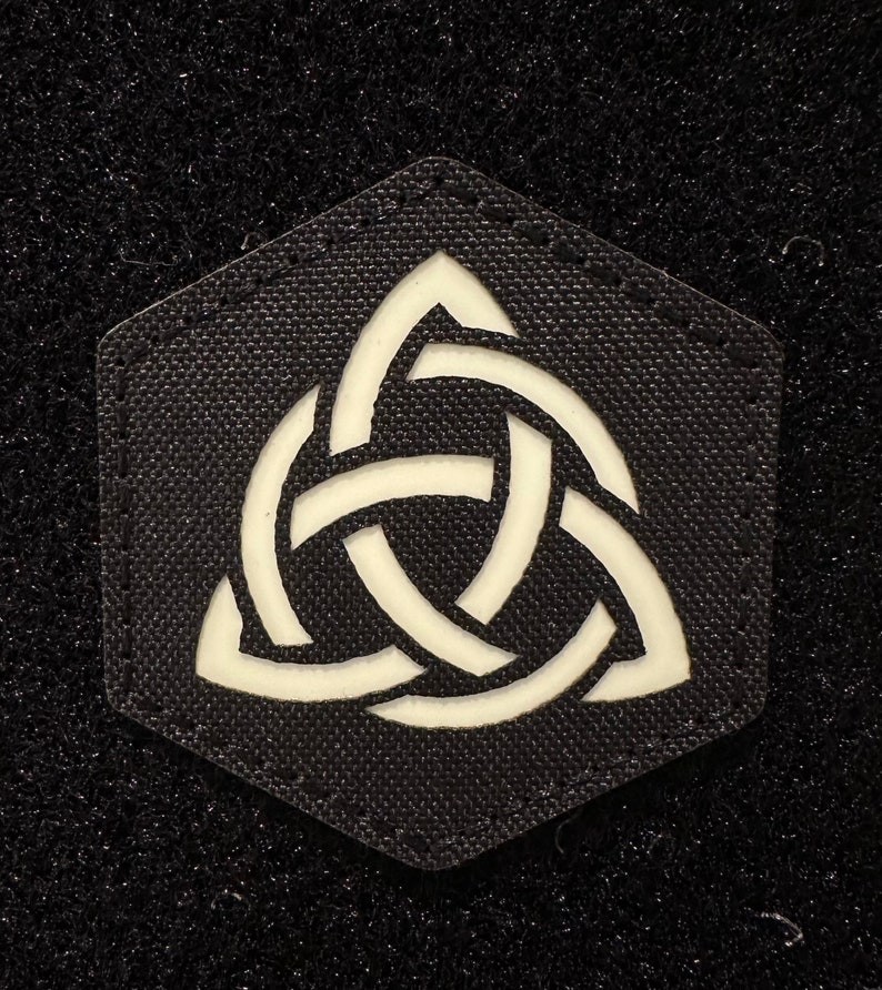 Viking Rhunes, Triskele / Triquetra / Muninn / Valknut / Helm of Awe ...