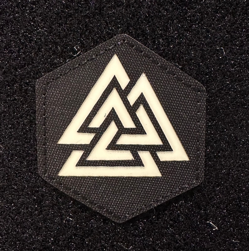 Viking Rhunes, Triskele / Triquetra / Muninn / Valknut / Helm of Awe ...