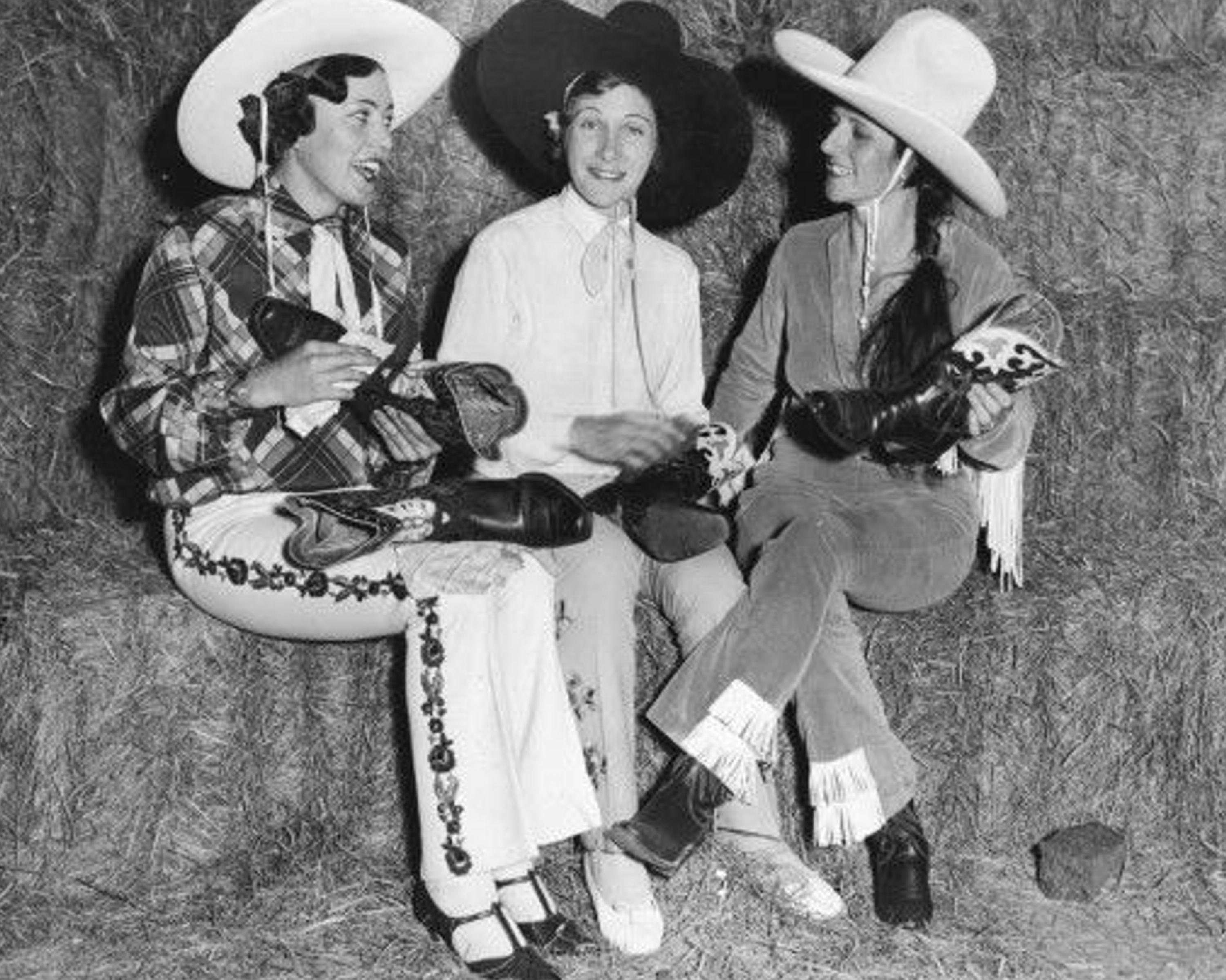 Rodeo Cowgirls 1942 8 X 10 Photo Old West Style Rodeo 1930s Vintage ...
