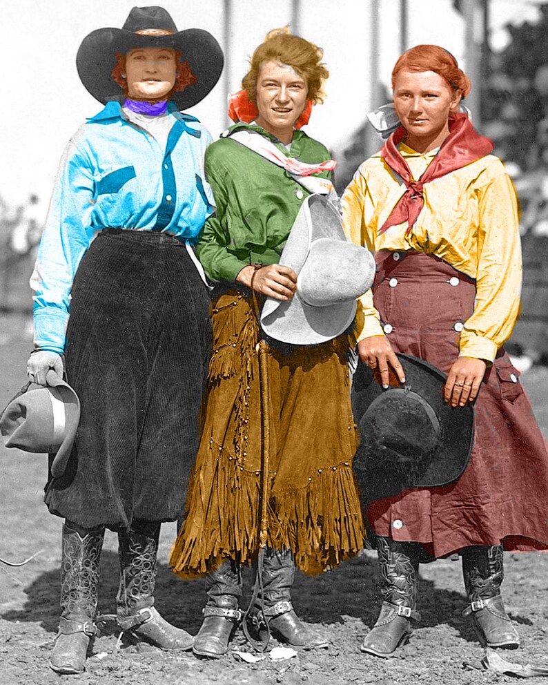 Pendleton Rodeo Cowgirls 1924 8 X 10 Photo ON Horses Old West Style ...