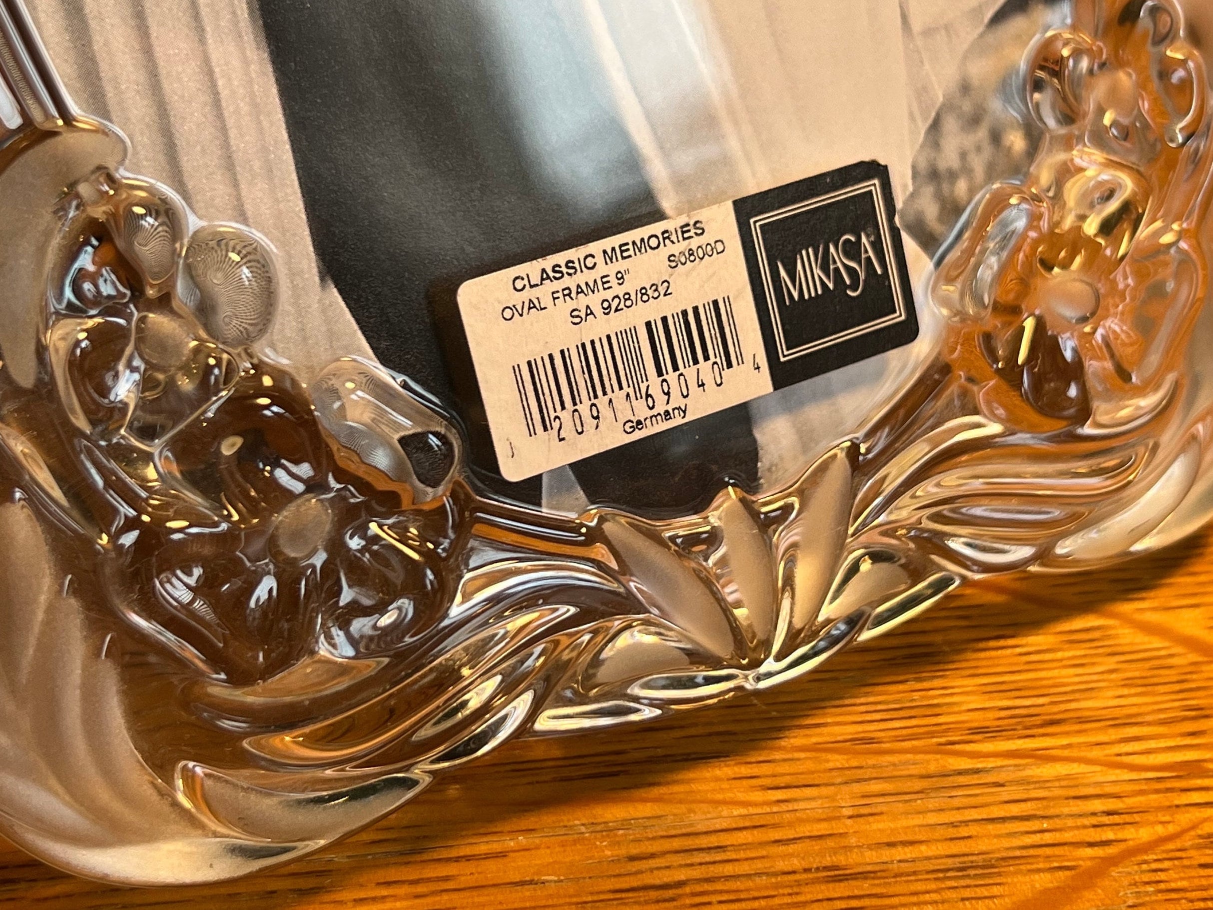 Mikasa Crystal Picture Frame in classic Memories Pattern Oval Frame ...