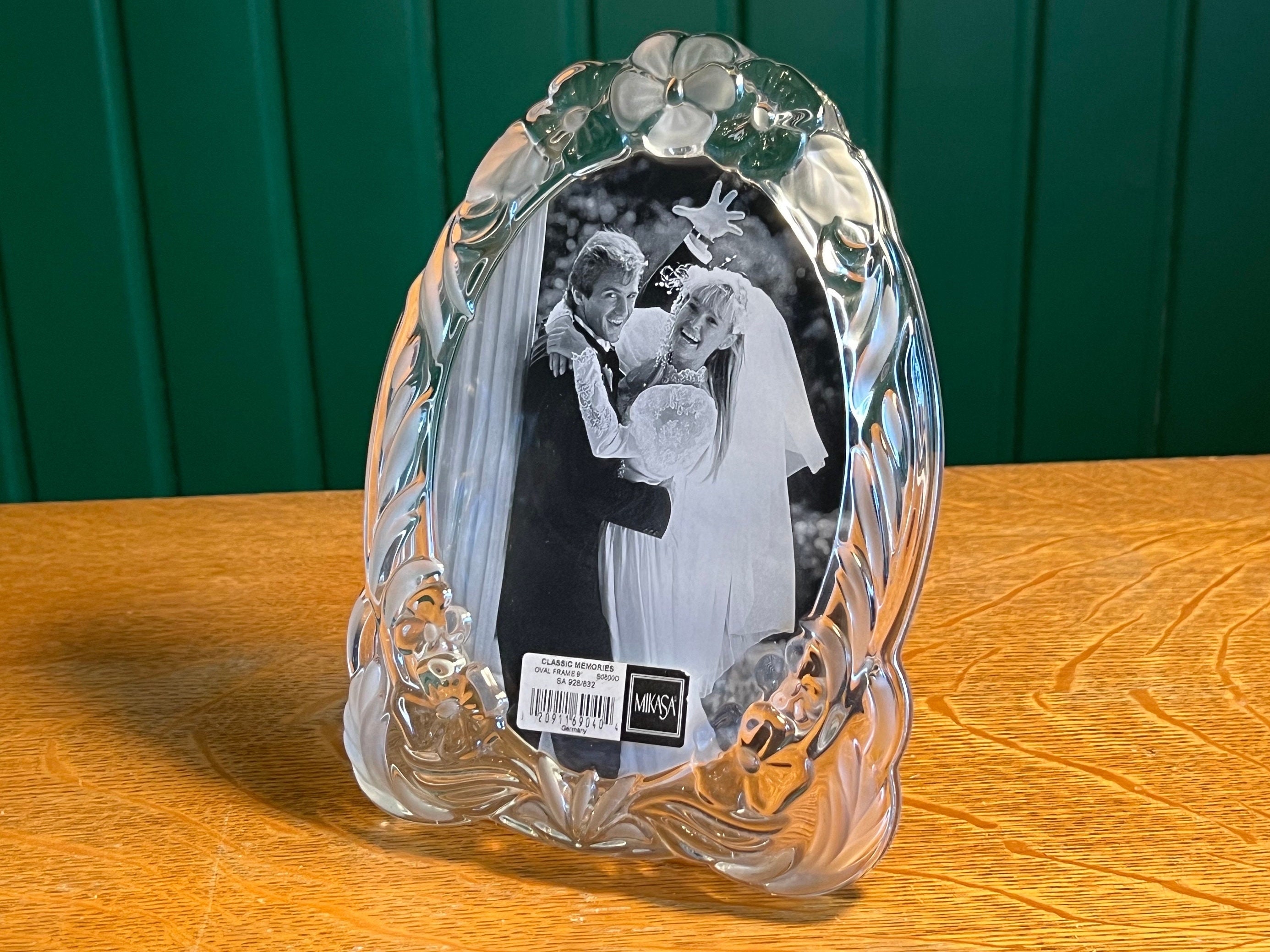 Mikasa Crystal Picture Frame in classic Memories Pattern Oval Frame ...