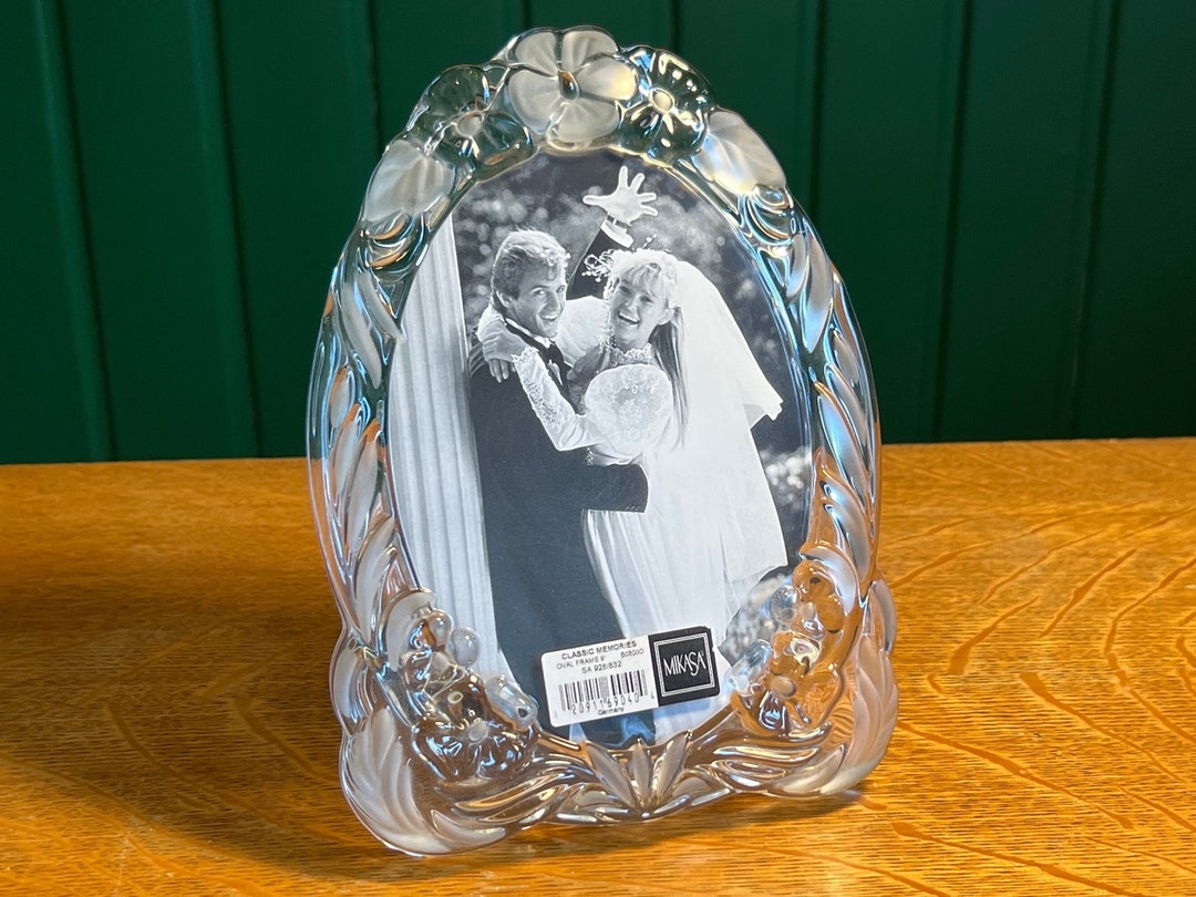 Mikasa Crystal Picture Frame in ‘classic Memories’ Pattern - Oval Frame ...