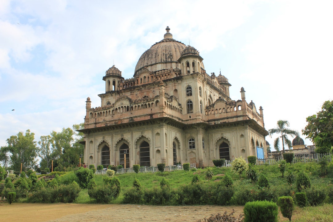 Lucknow History of Nawabs Side of the River at Hazari Bagh - Etsy