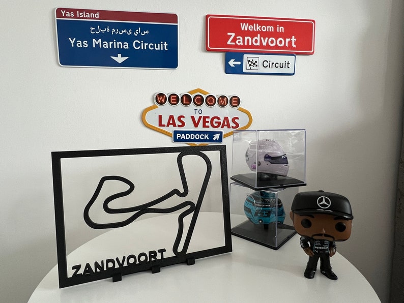 Formula 1 Race Circuit Wall Art Desk / Shelf Décor Freestanding ...