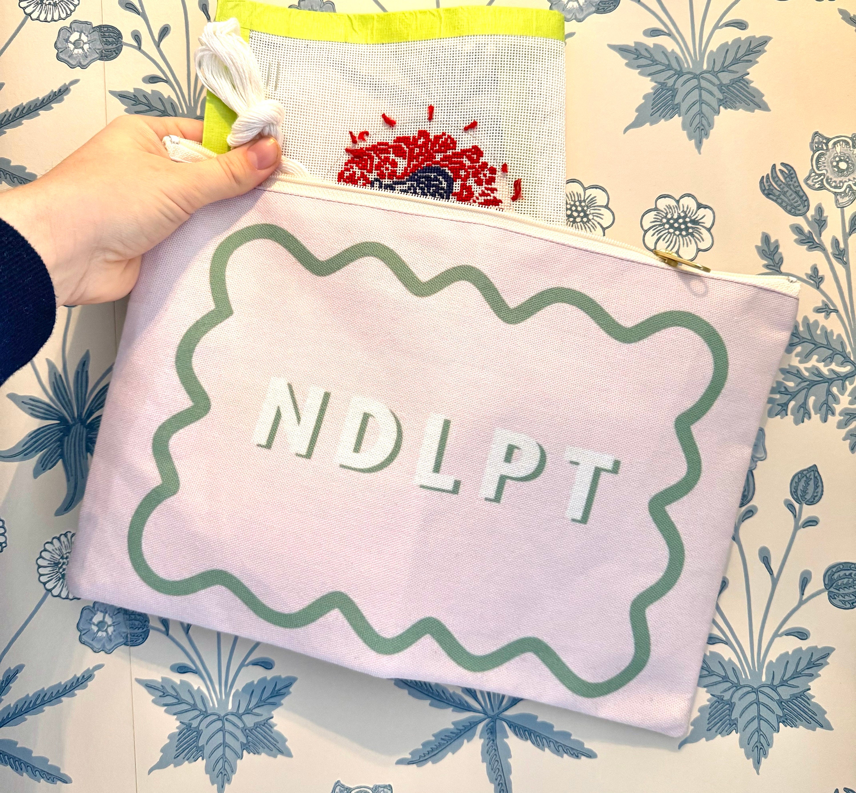 Needlepoint Project Bag NDLPT, Scalloped Border Pink and Green ...