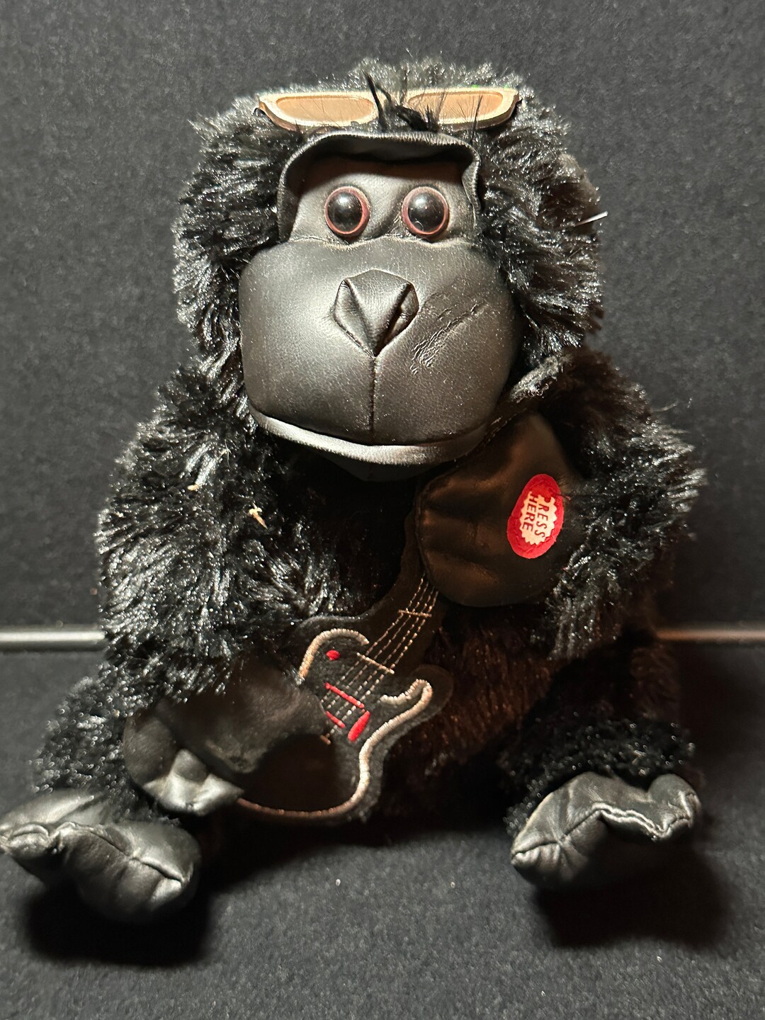 11 Hugfun Singing Dancing, Wild Thing Rocker Gorilla Plush Toy Guitar ...