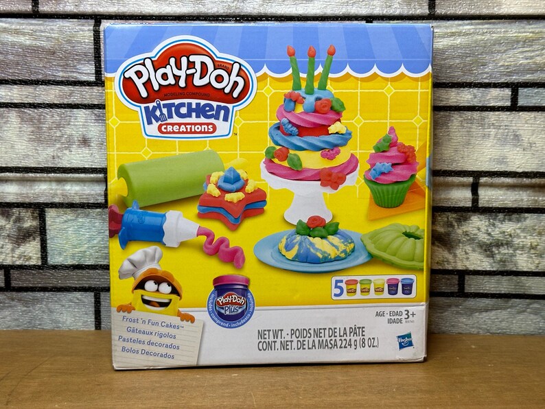 Play-doh Kitchen Creations 5 Color Tubs Frost 'n Fun Cakes Playset ...