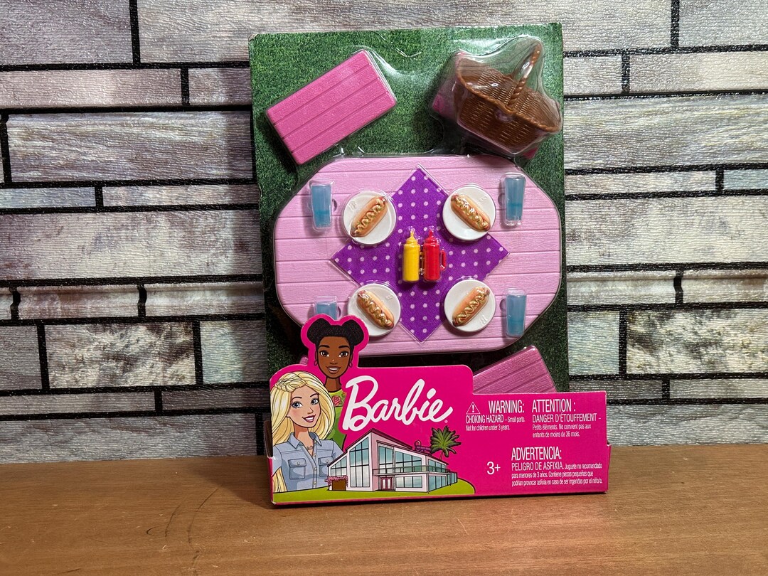 Barbie Outdoors Pink Picnic Table Hot Dog, 4 Place Settings, Shipped ...
