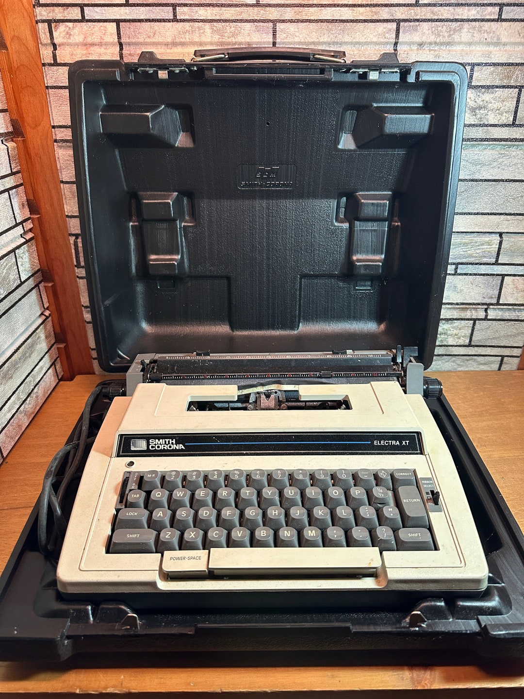 Smith Corona Electra XT Electric Correction Typewriter W/ Case, Free ...