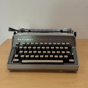 Remington Typewriter Vintage Portable Antique Manual Original Deluxe ...