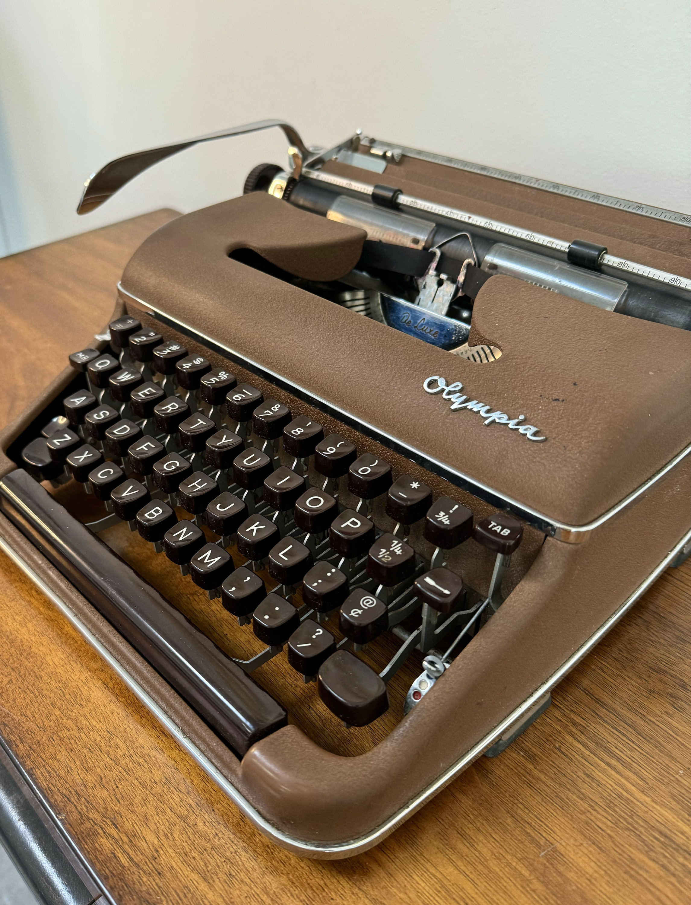 Olympia Deluxe SM3 Brown Typewriter 1957 Portable Manual Made in West ...