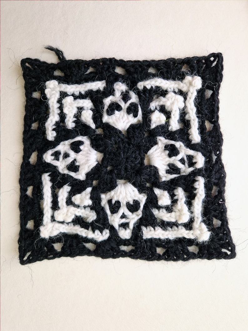Skull Yard Granny Square Crochet Pattern - Spooky Gothic Skull & Bones ...