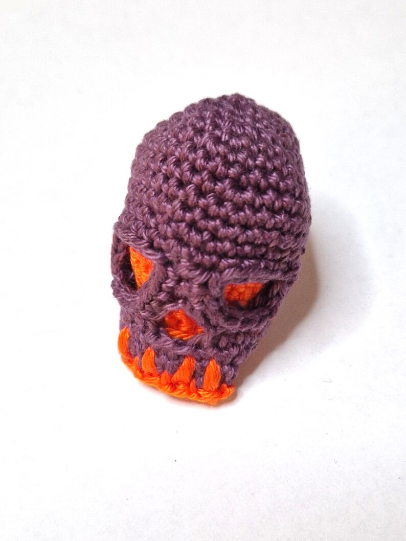Mini Skull Crochet Pattern - Spooky Halloween Decor With Link Chain ...