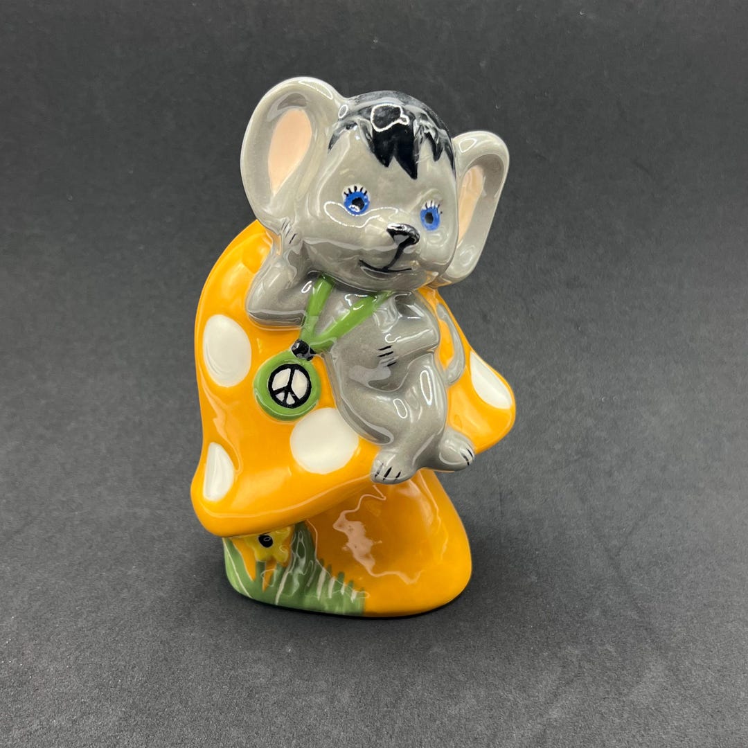 Vintage Mouse on Mushroom Figurine 1971 - Etsy