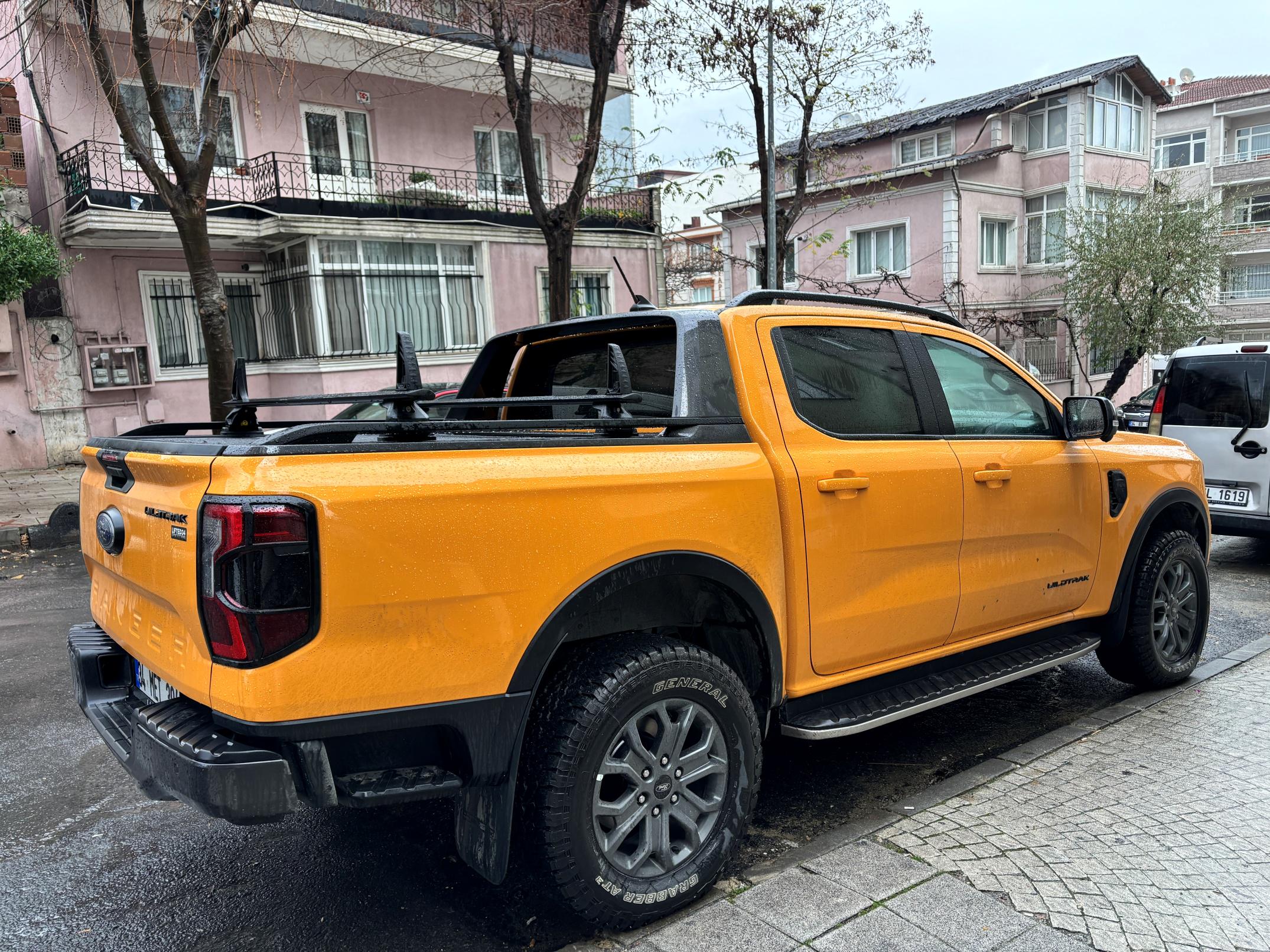 Ford Ranger Wiltrack Bed Rack Crossbars: Lockable Aluminum, Black (2022 ...