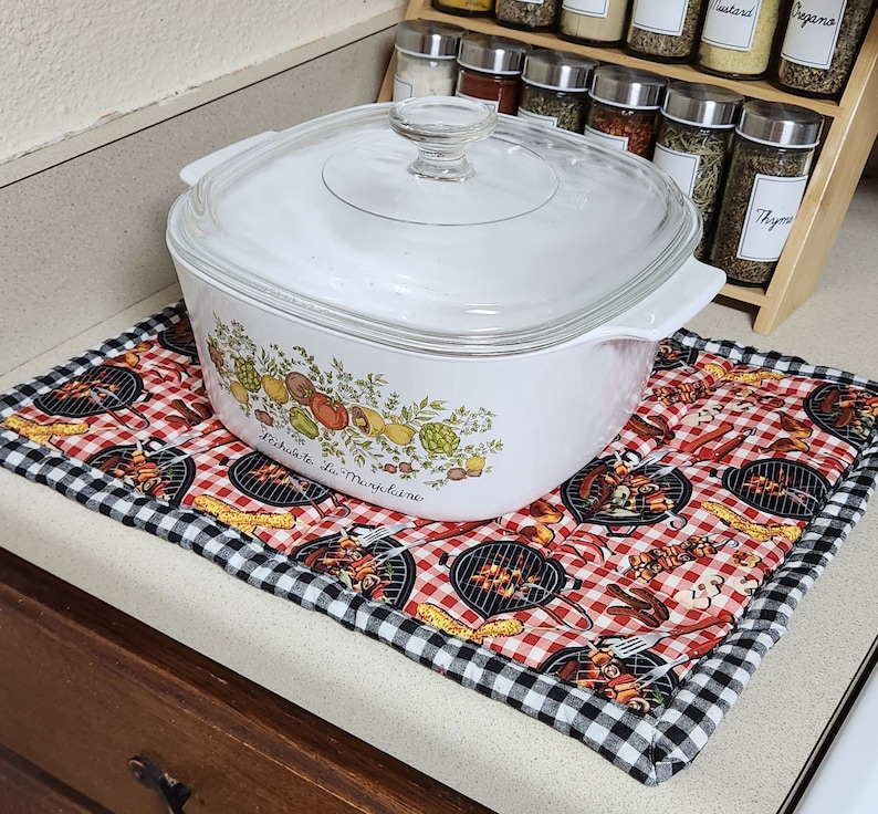 Oversized Kitchen Hot Pad With BBQ Grills and a Checkered Pattern - Etsy