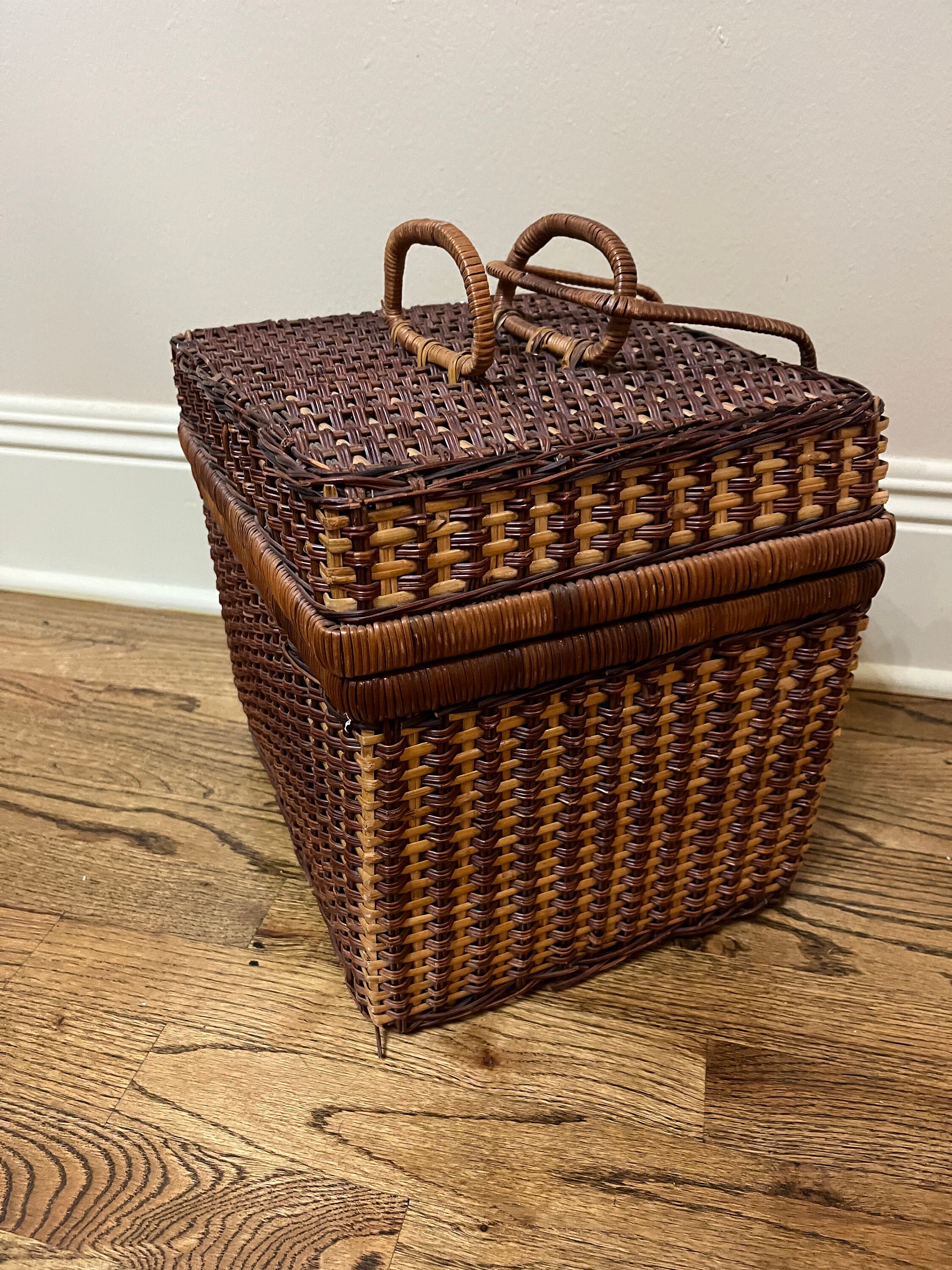 Vintage Wicker Rattan Picnic Basket With Pastel Dishes - Etsy