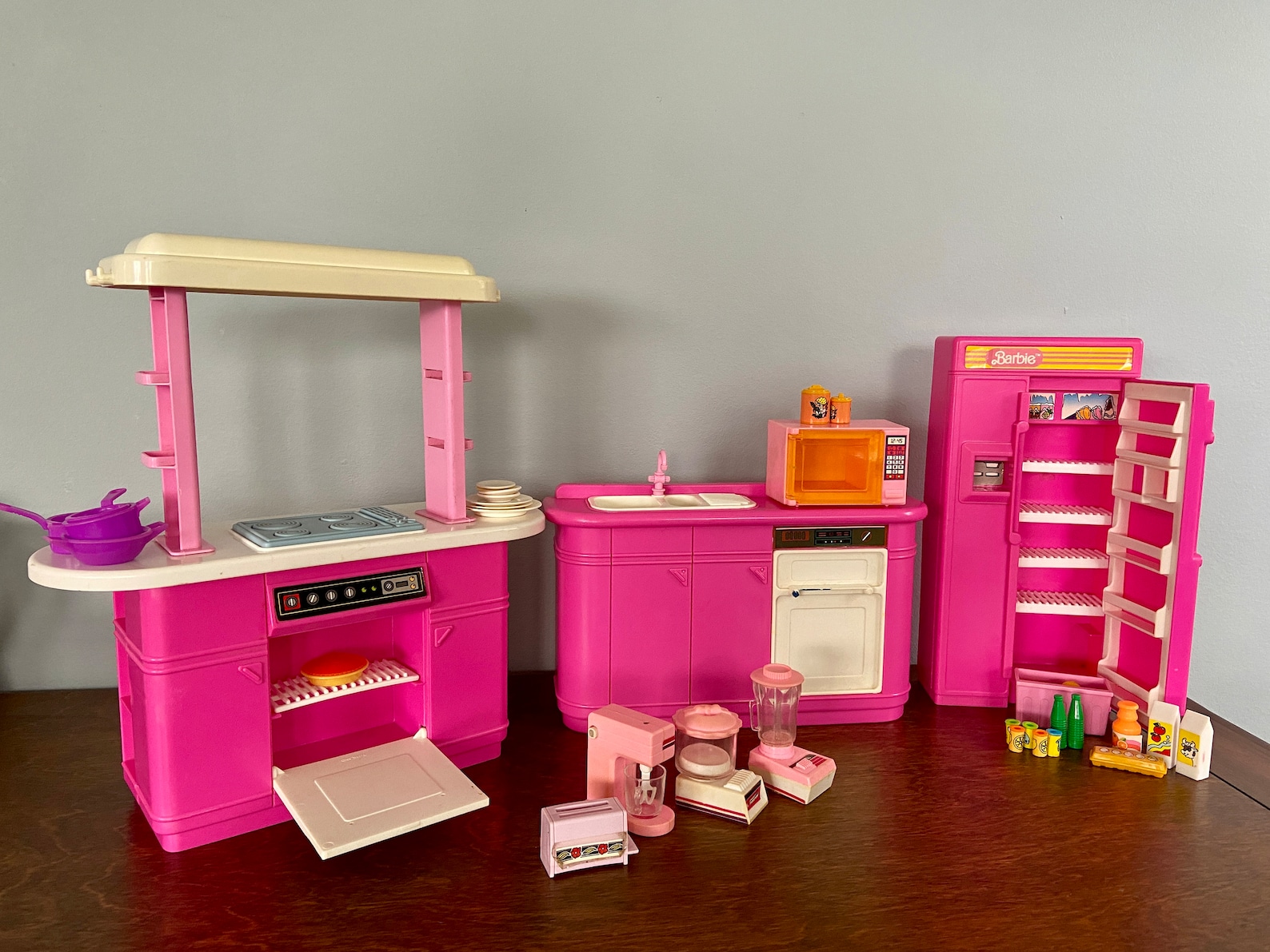 1990s Barbie Kitchen Set - Vintage Mattel - Kitchen, Oven, Microwave ...