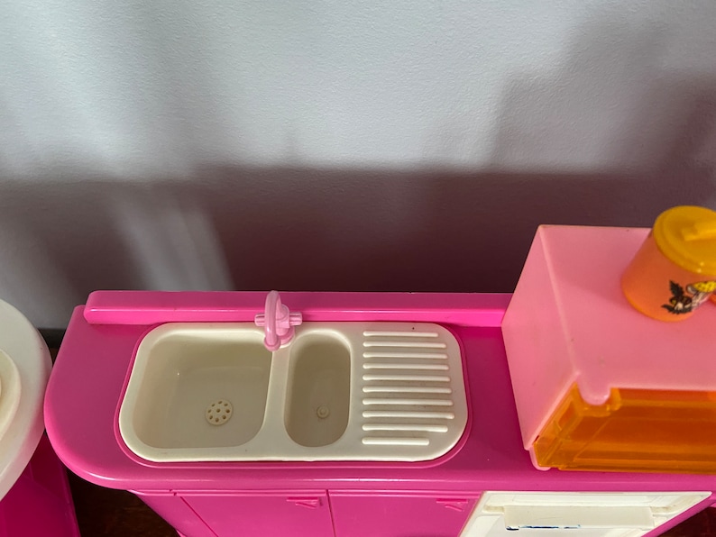 1990s Barbie Kitchen Set - Vintage Mattel - Kitchen, Oven, Microwave ...