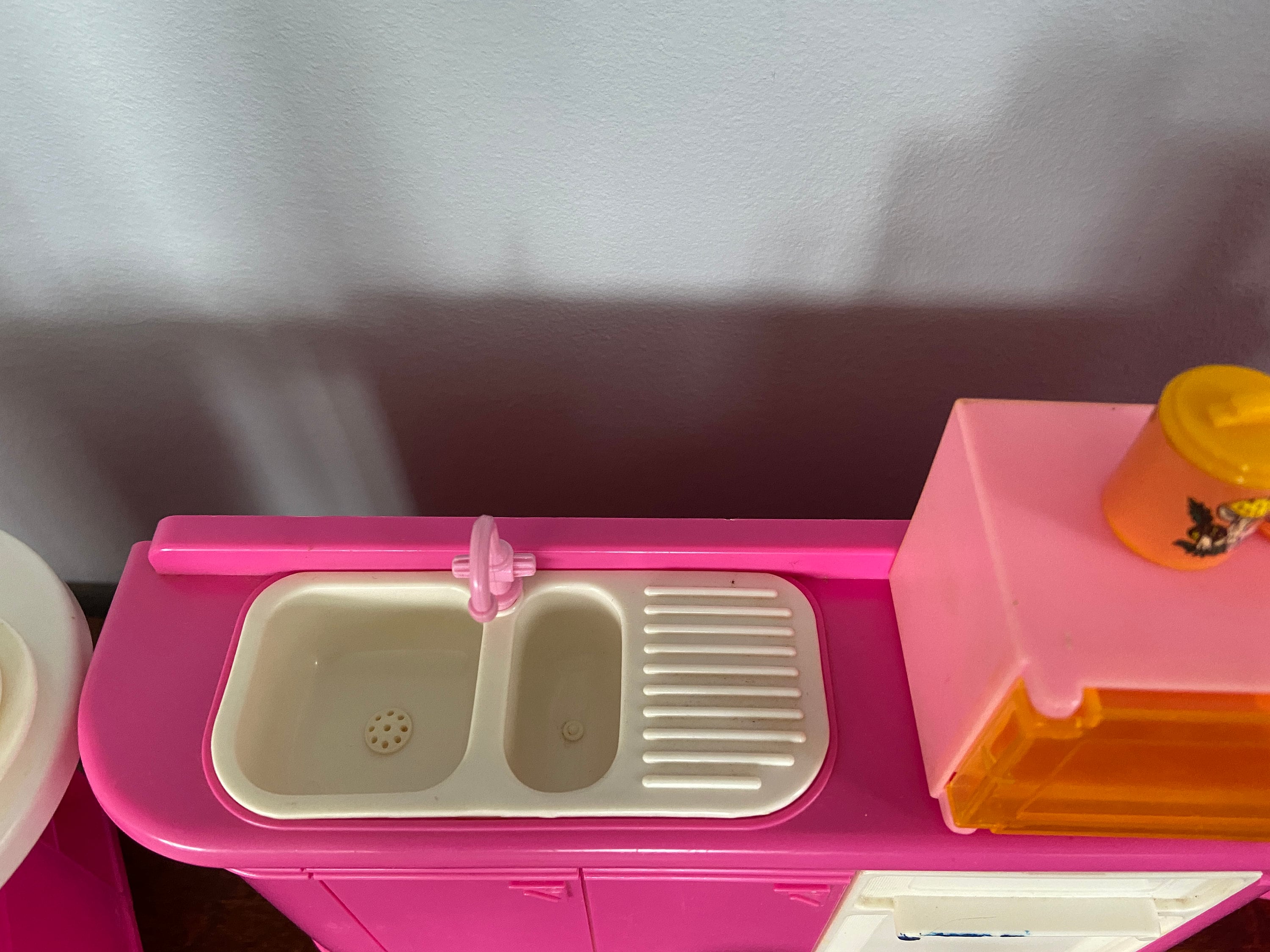 1990s Barbie Kitchen Set - Vintage Mattel - Kitchen, Oven, Microwave ...