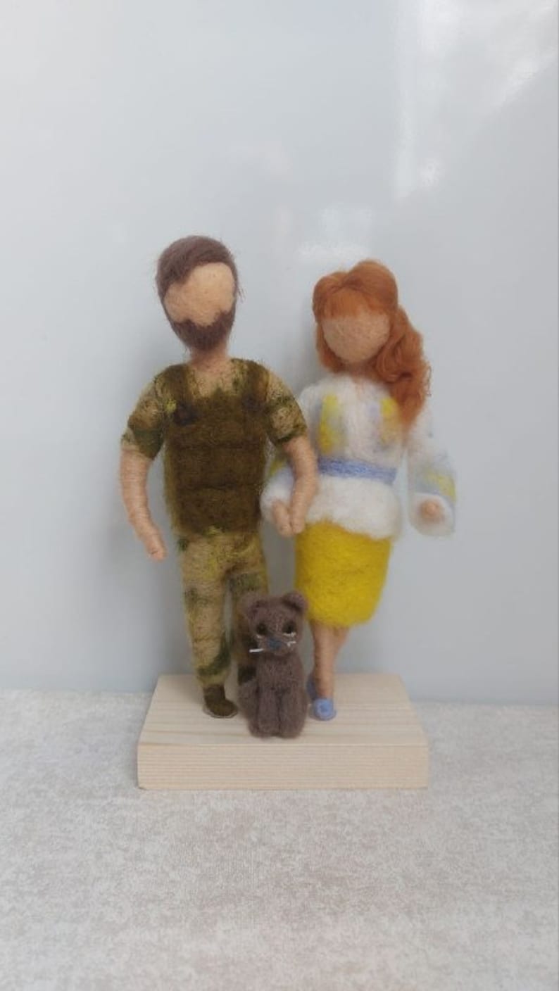 Personalized Family Portrait Statue With Dog Custom Wool Figure Felted ...